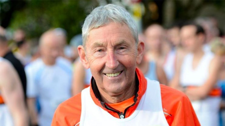 Ron Hilll, người chạy liên tục "mỗi ngày một dặm" trong suốt hơn 52 năm ...